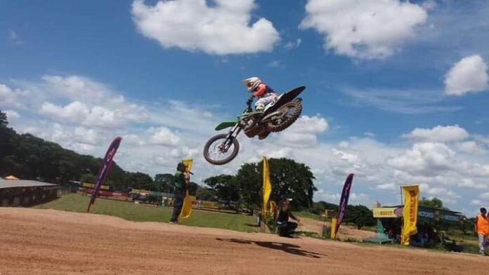 A Roy Velasco no lo frenan las fracturas de clavícula y omoplato - Podio.bo