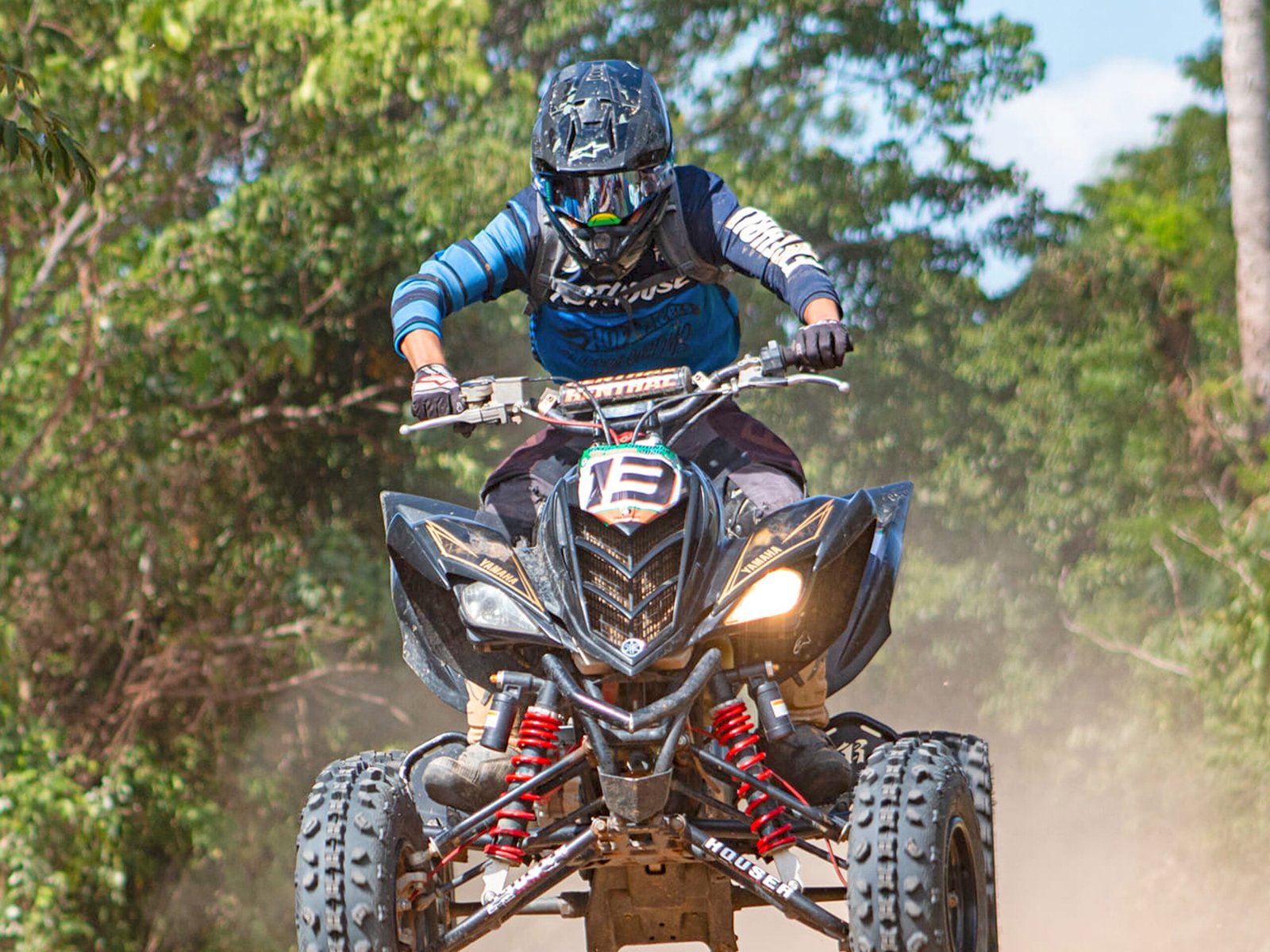 Aaron Beltrán hizo el mejor tiempo en el Rally Porongo - PODIO.bo