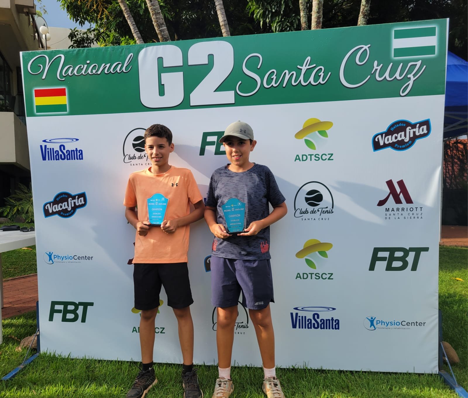 Los cruceños festejan la obtención de dos títulos de dobles en el Nacional G2 - PODIO.bo