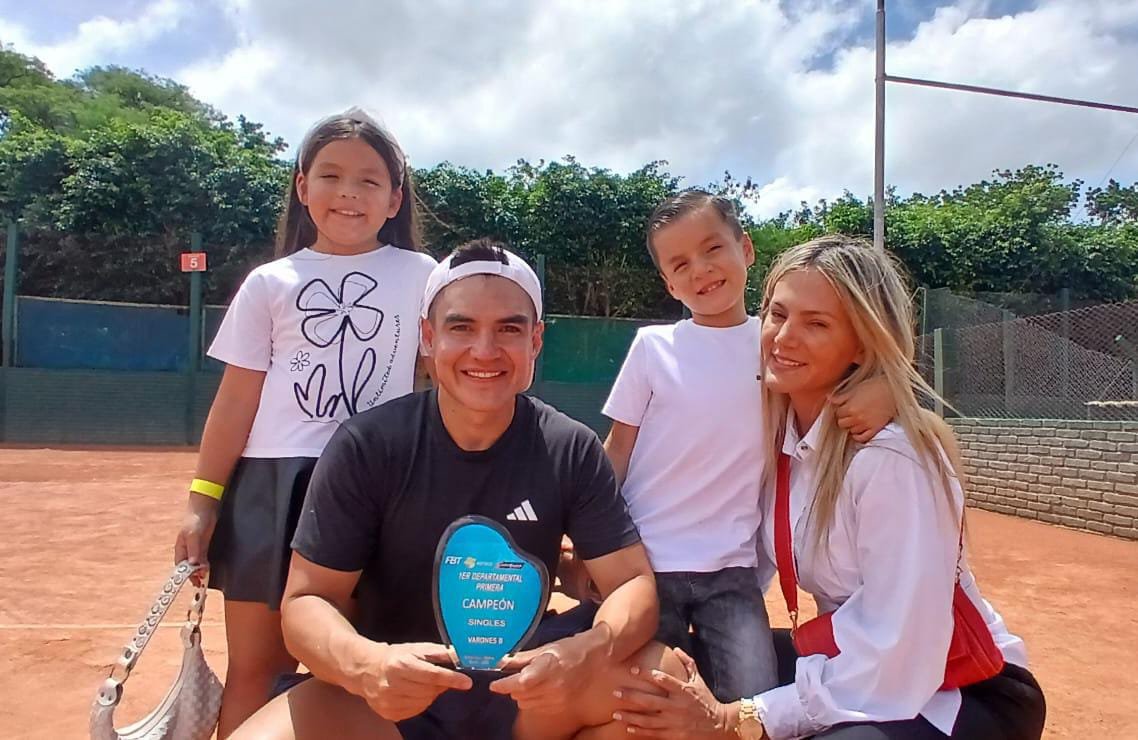 Tras 14 años en el tenis, Ronny Suárez logró el primer título de su ...